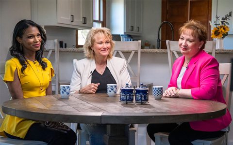 Aly Legge | The Mom View